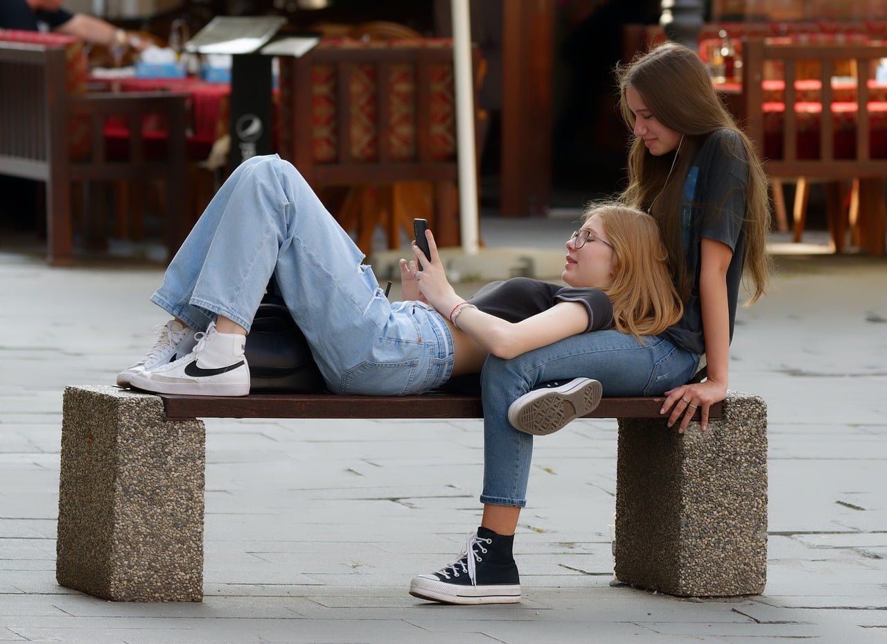 Building Trust and Security in Female Relationships- 40 Tips
